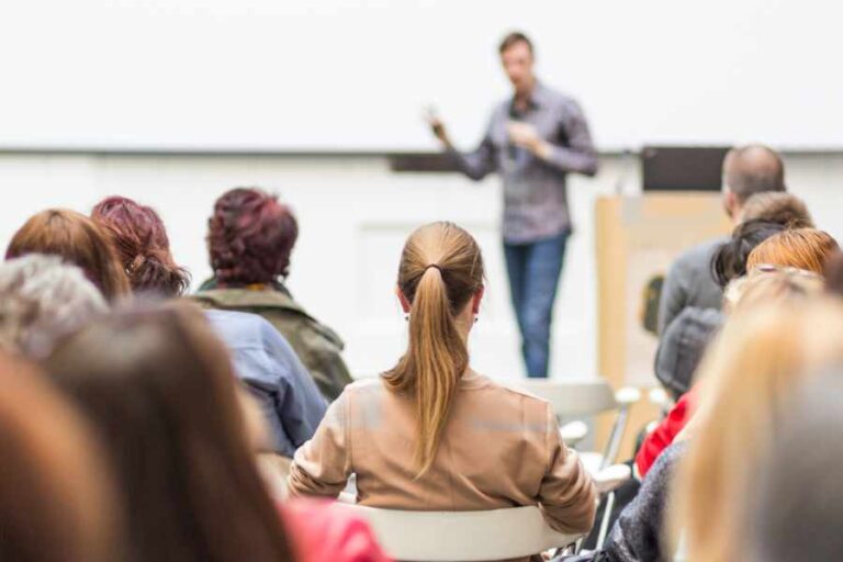 Captivate Any Audience 4 Tips To Improve Your Public Speaking