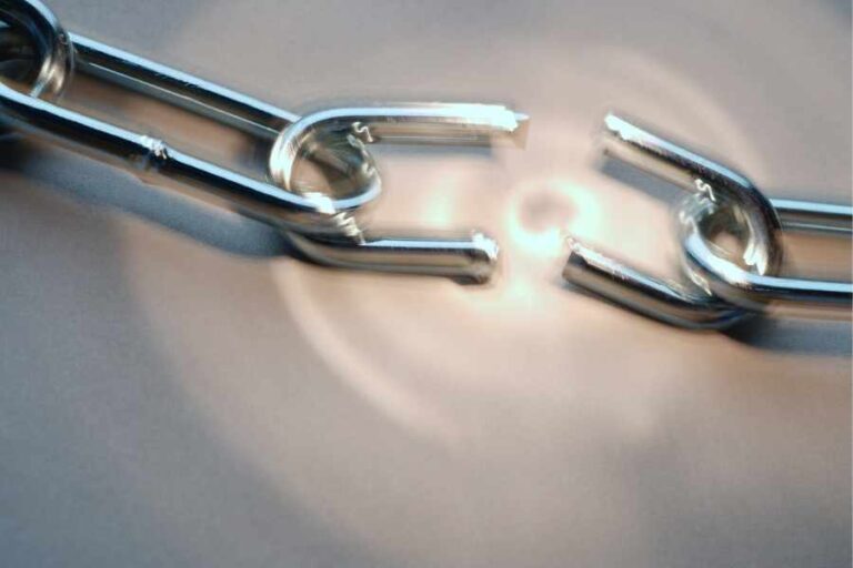 7 Stoic Ways to Escape the Chains of the World – Urbaki Mind