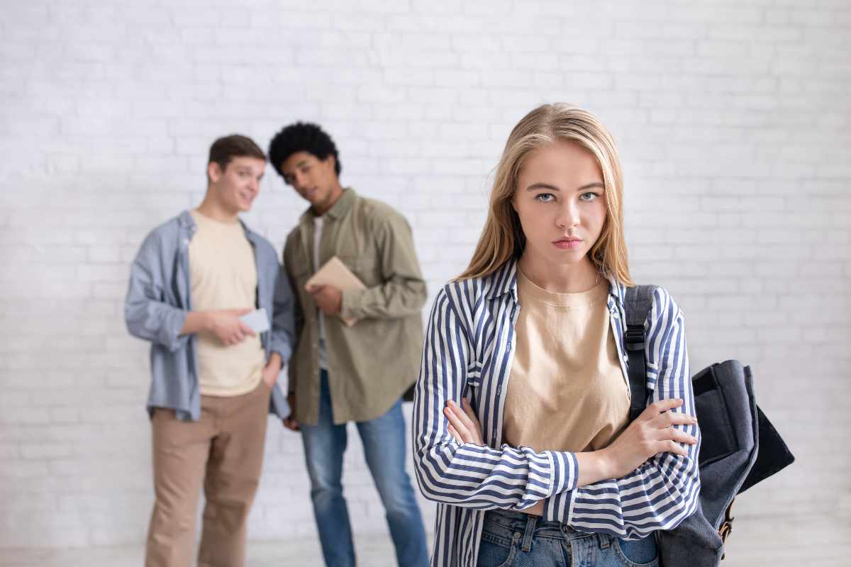 How to Overcome Social Pressure – Practical Strategies – Urbaki Mind