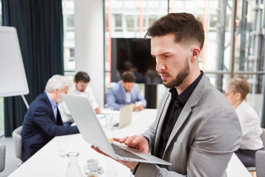 Understanding Constructive Criticism & Destructive Criticism – Urbaki Mind